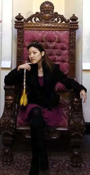 一文起底：最近大火的亚裔女神asia fox到底是谁