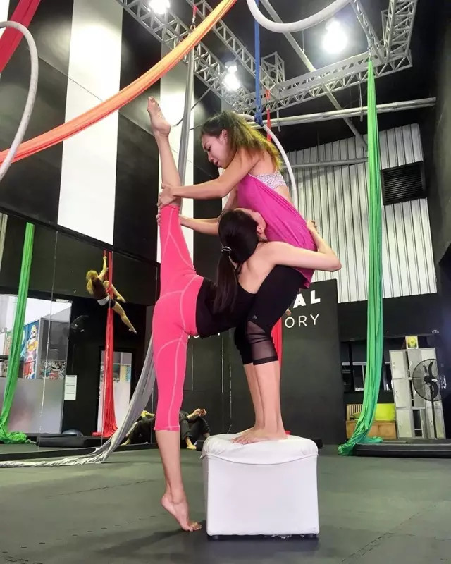 一文起底：最近大火的亚裔女神asia fox到底是谁